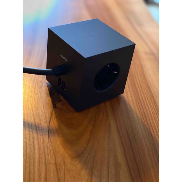 Avolt Grenuttag Square 1 Med Usb&Magnet Svart - Stockholms Ljusbutik